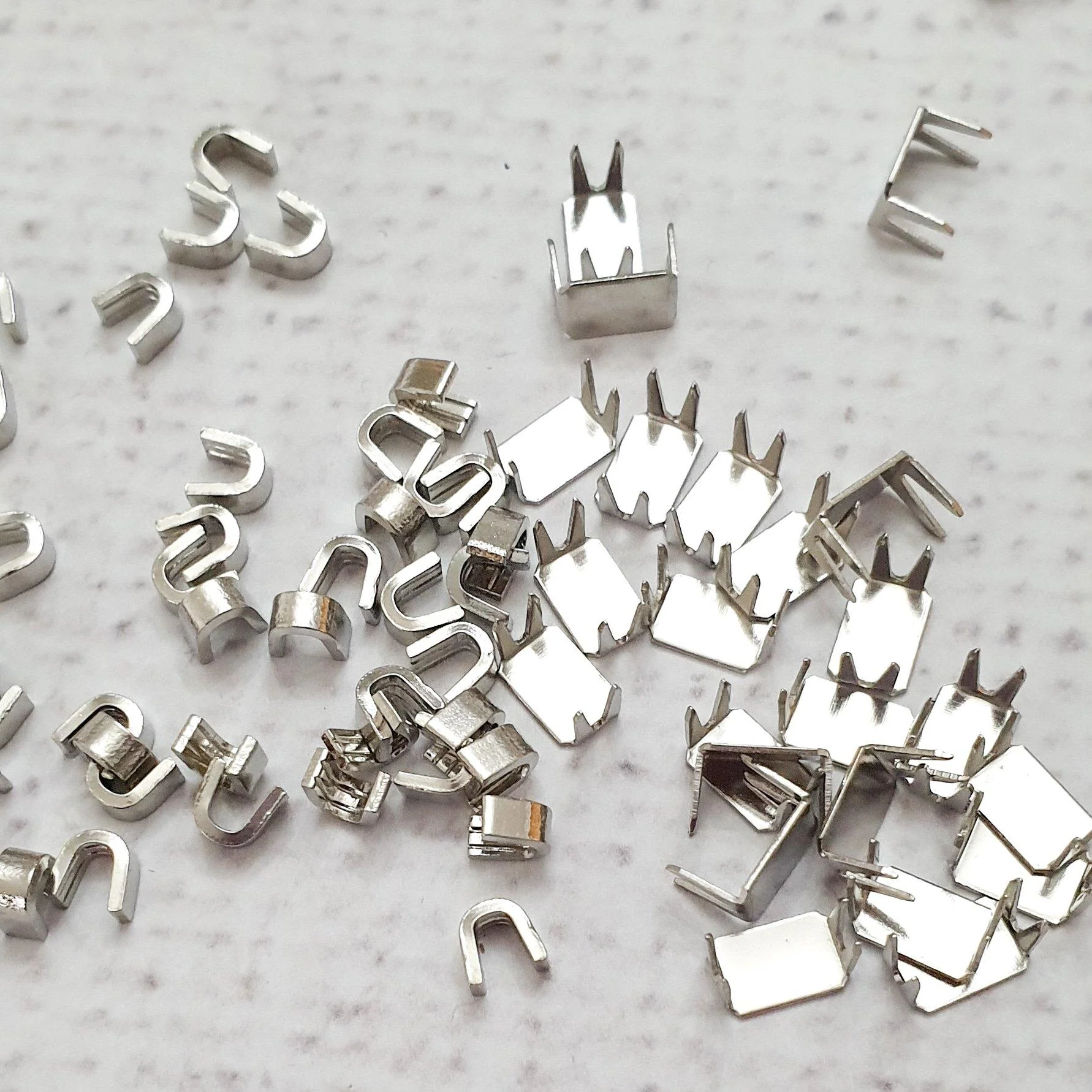 TYPES OF ZIPS USED IN LATEX FASHION