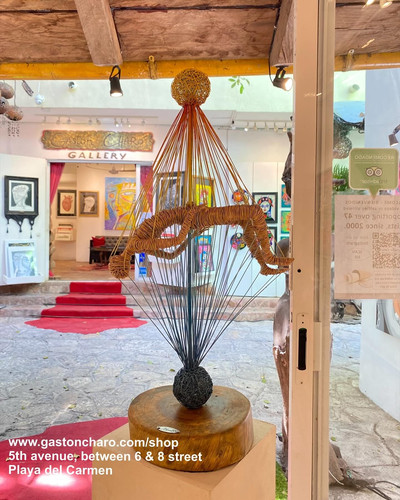 “Dia y noche” - wire sculptures / O. Rivera | Gastón Charó