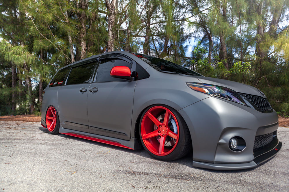 Unlimitedwraps' Toyota Sienna
