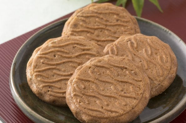 Peanuts senbei by Satsukigase