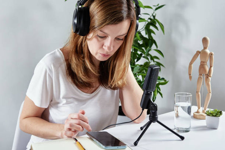 6 Powerful Journal Prompts From Tony Robbins To Stop Procrastination In ...
