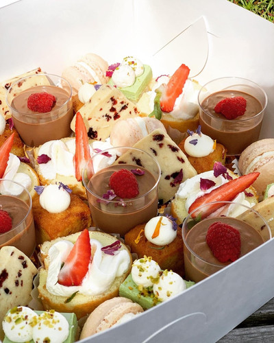 Dainty Desserts Picnic Set | whiteheathertearoom