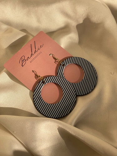 Striped hoop | Baddie accessories