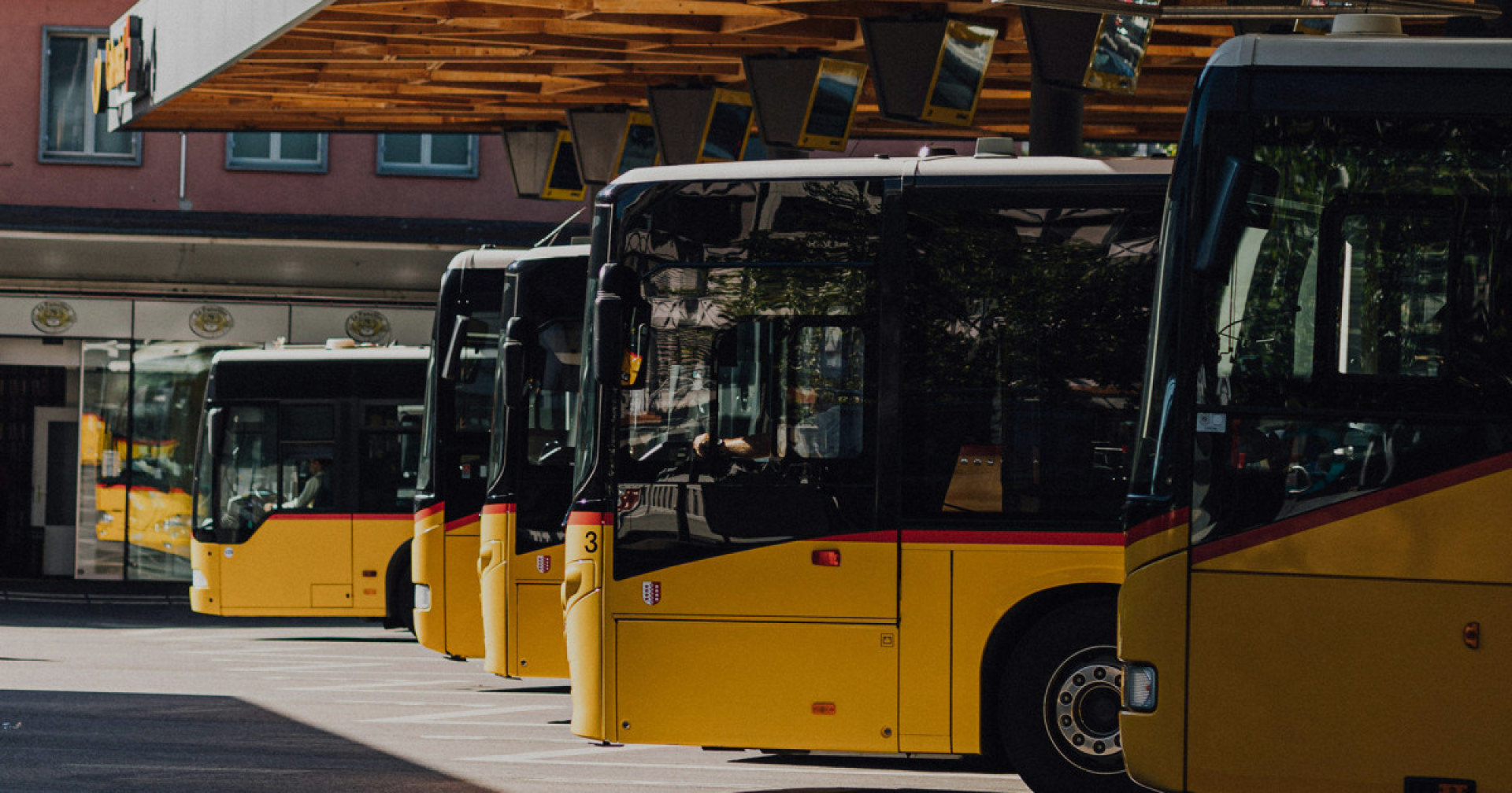 5G Router for Bus Hotspot & Remote Management