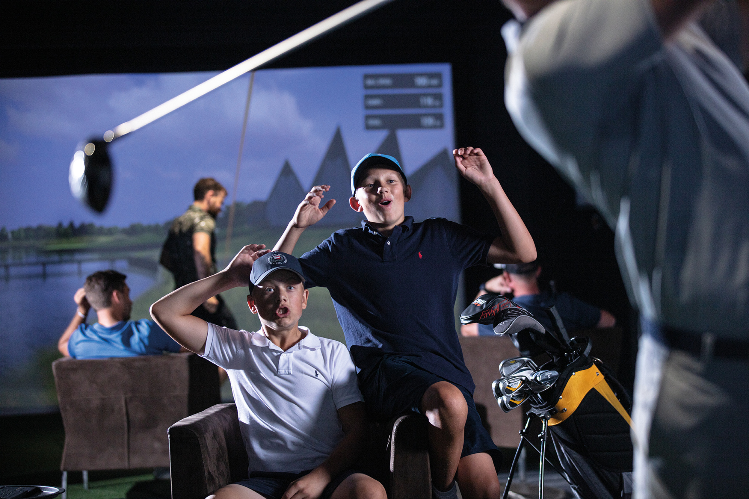 How to Set Up a Commercial Golf Simulator