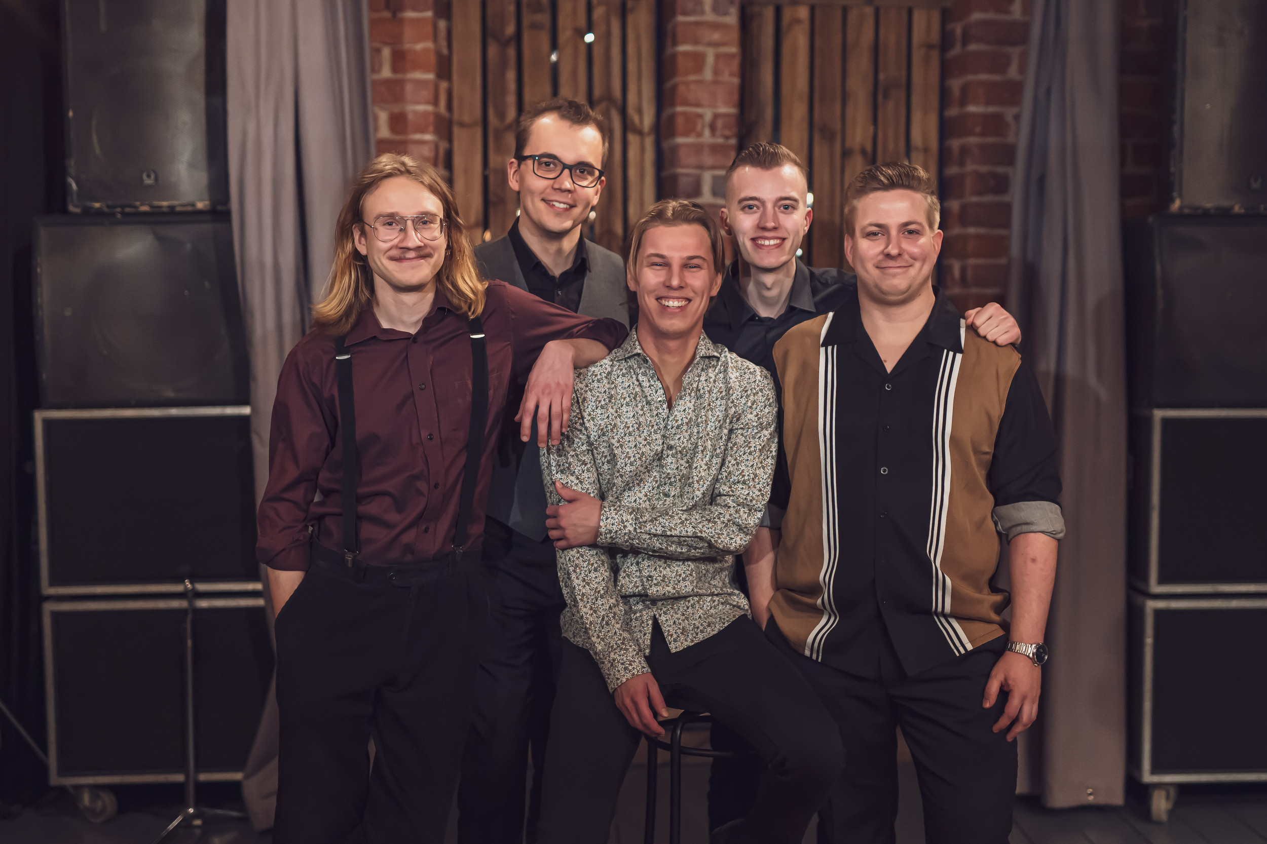 Komiat | Yhtyeen kotisivut & keikat