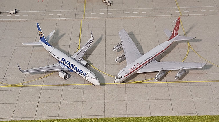 Boeing 707 & 720 | paper model template download | little_model_airport