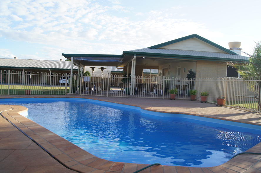 Mundubbera Motel - Affordable Accommodation, Licensed Poolside Bistro