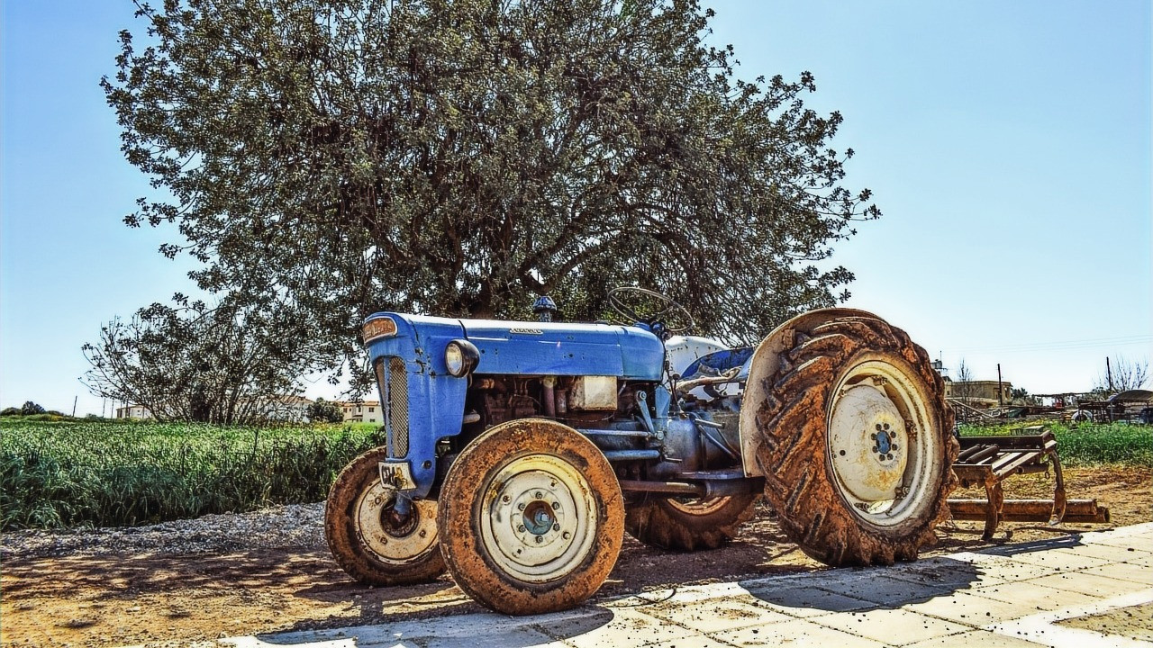 Brief History of Tractors: From Steam Power to Precision Farming
