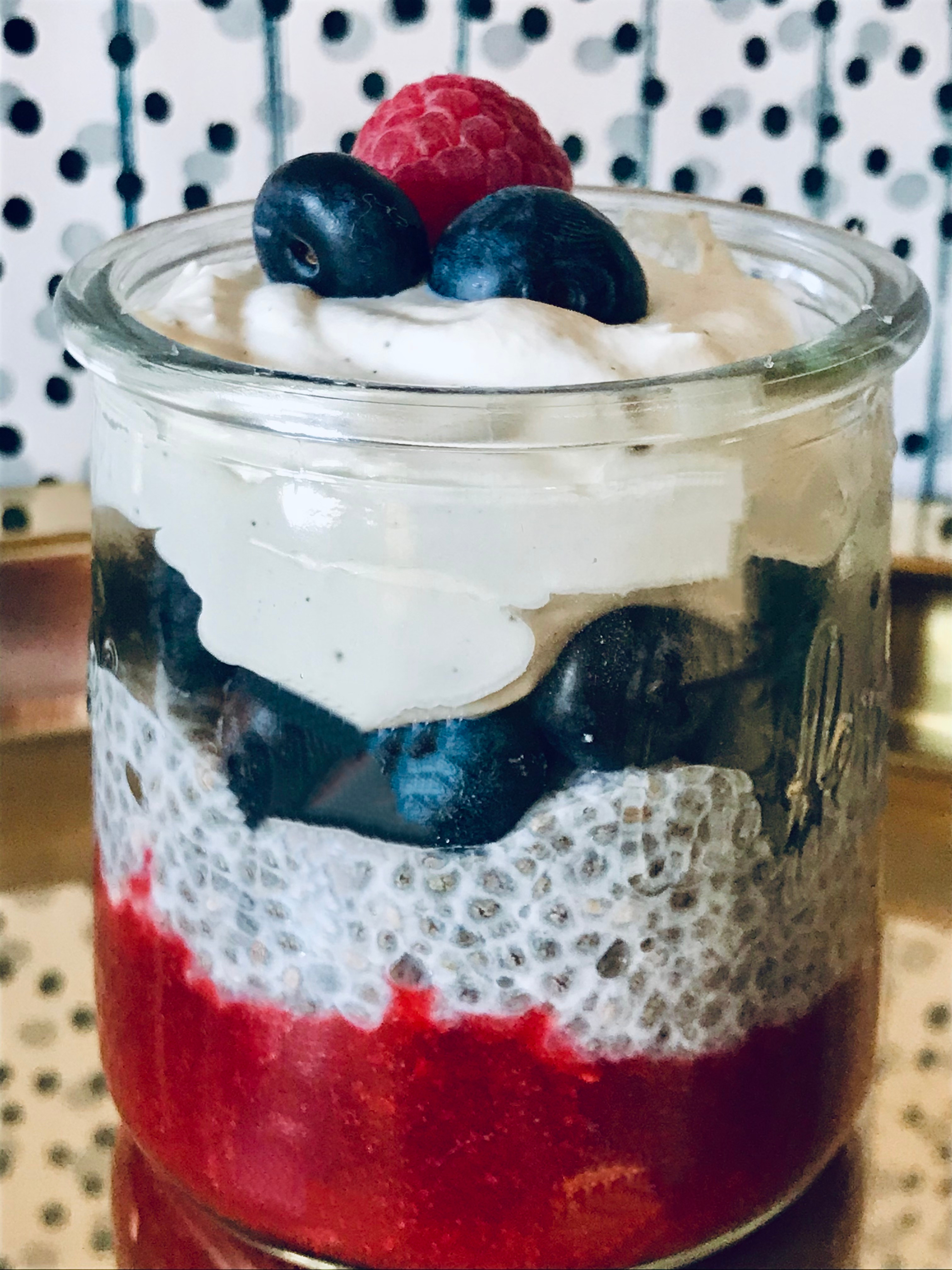 Parfait aux graines de chia & fruits rouges