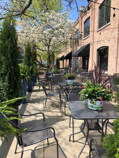 Outdoor Dining | St. Charles, Illinois | St. Charles Business Alliance
