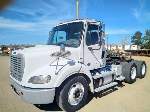 Freightliner Semi Truck | eleven1equipment