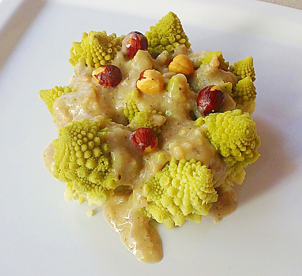 ROMANESCU EN SALSA DE AVELLANAS
