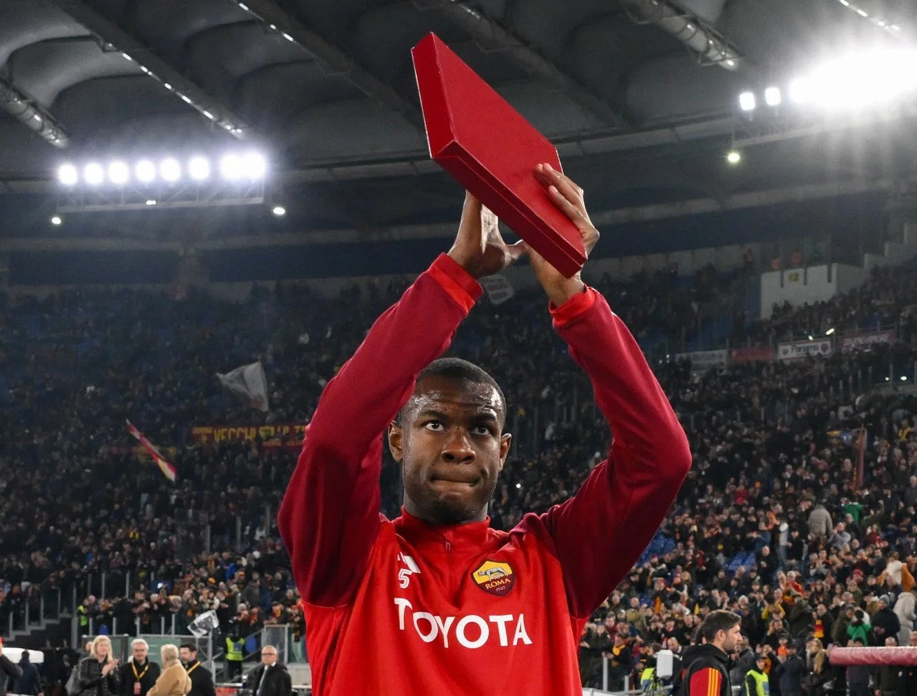 Roma Defender Evan Ndicka Hospitalized After Collapsing During Serie A ...