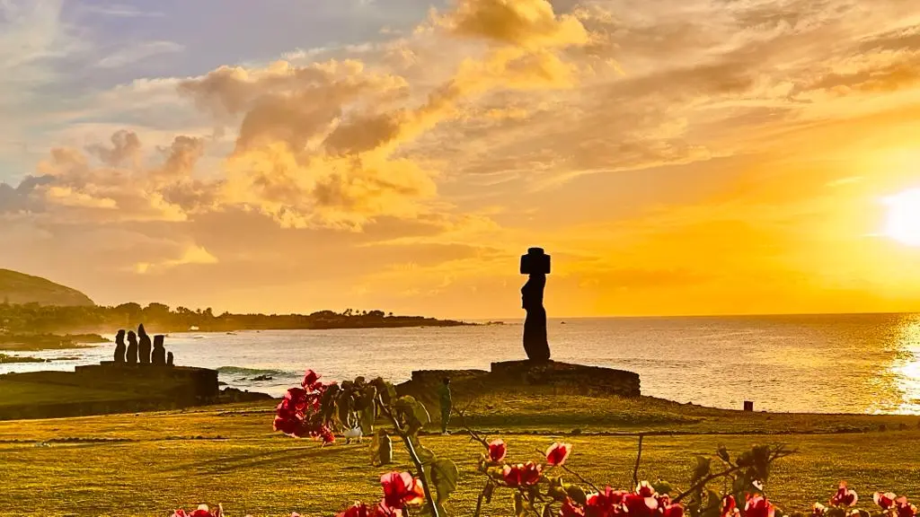 “El Encanto y Misterio de Rapa Nui y sus Moai”