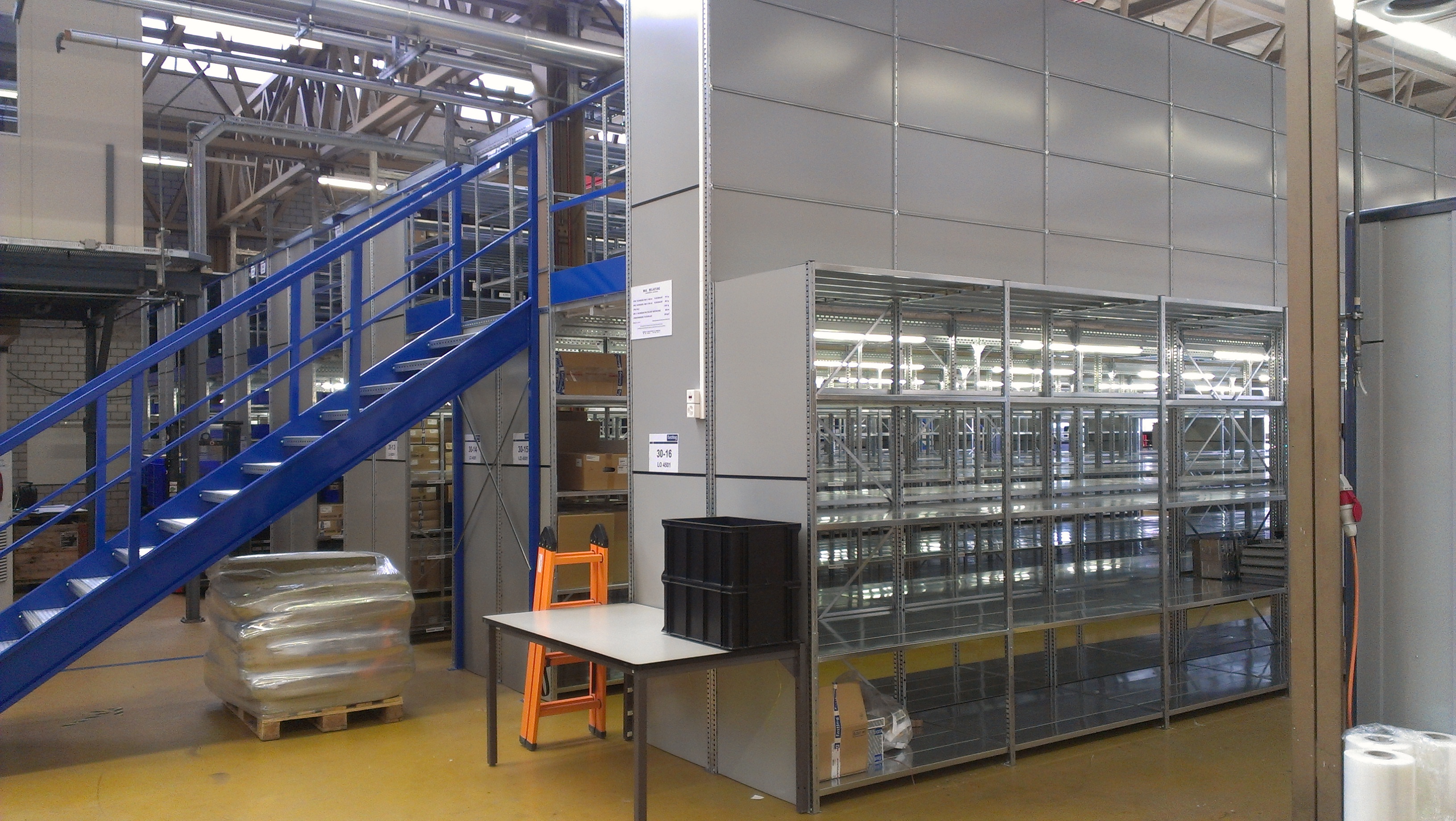 Fachbodenregale - Läderach Lagersysteme