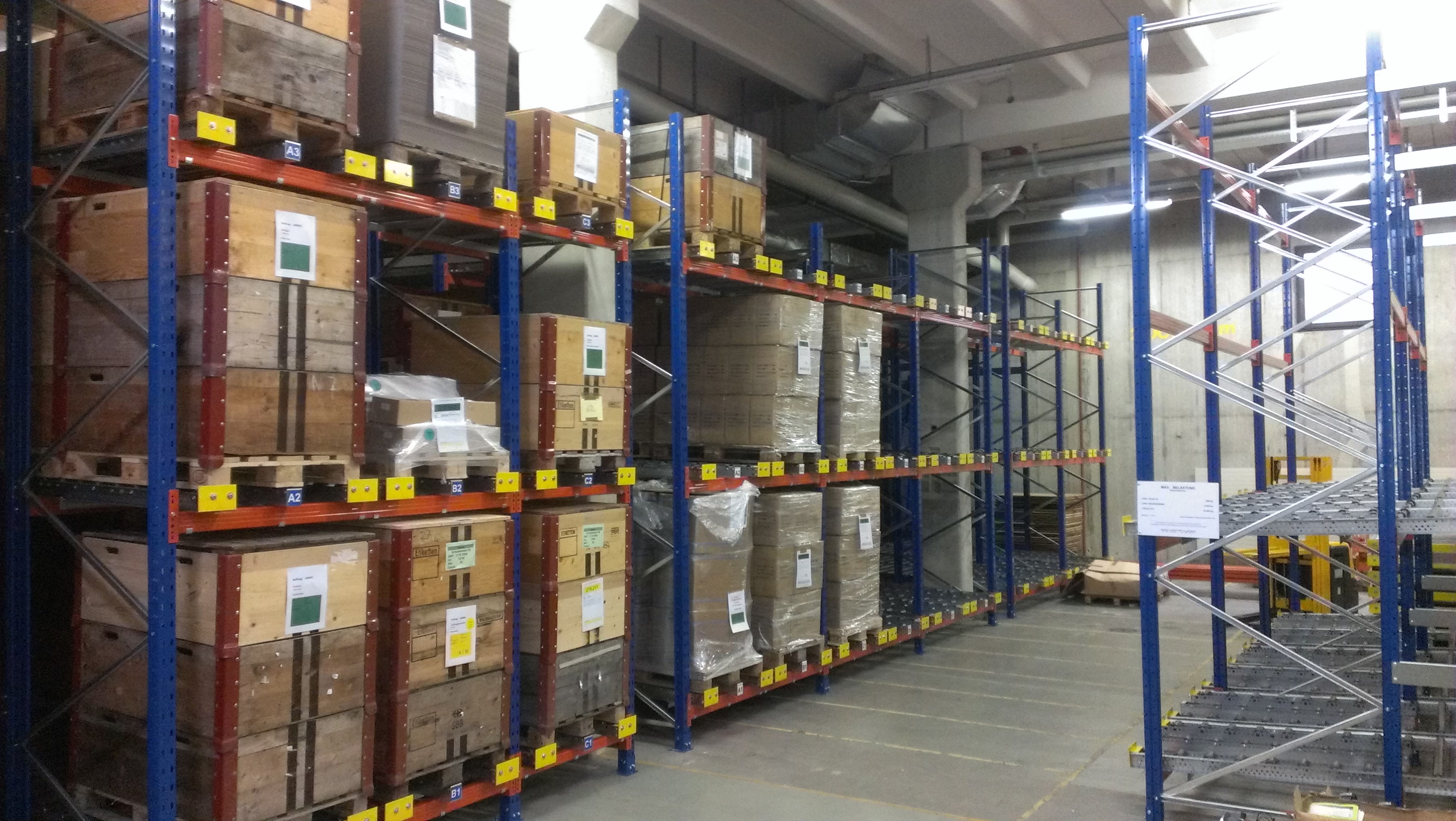 Dynamische Regalsysteme - Läderach Lagersysteme