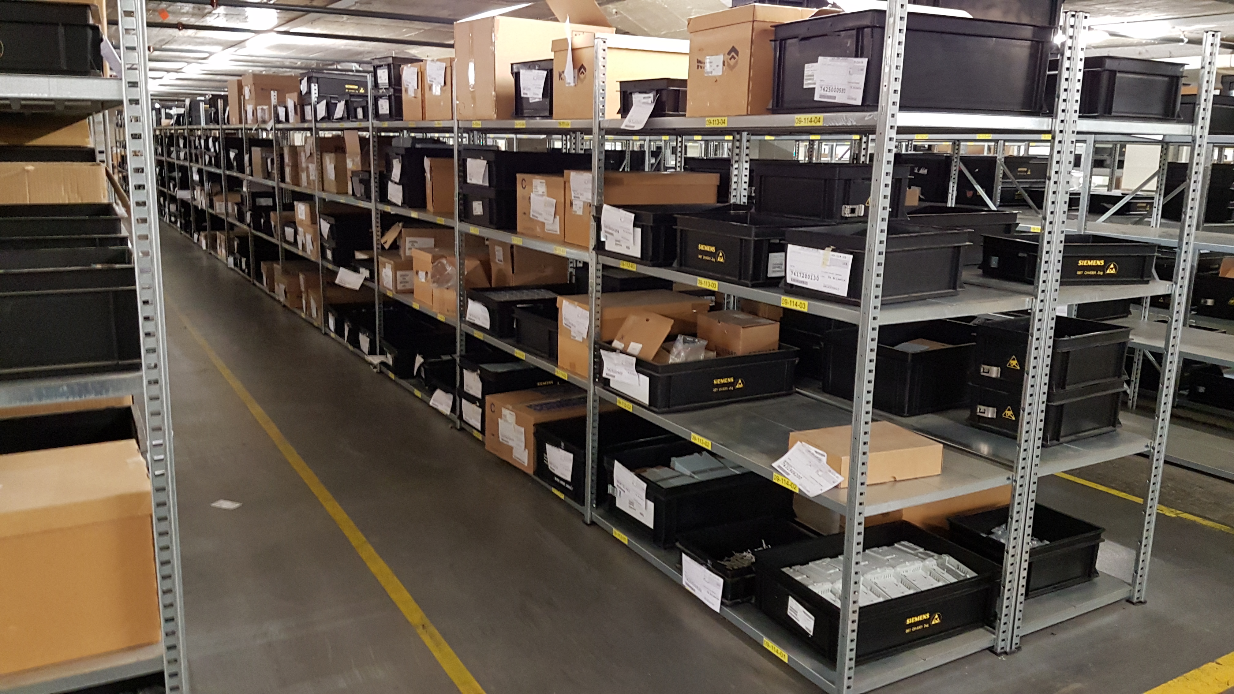 Fachbodenregale - Läderach Lagersysteme