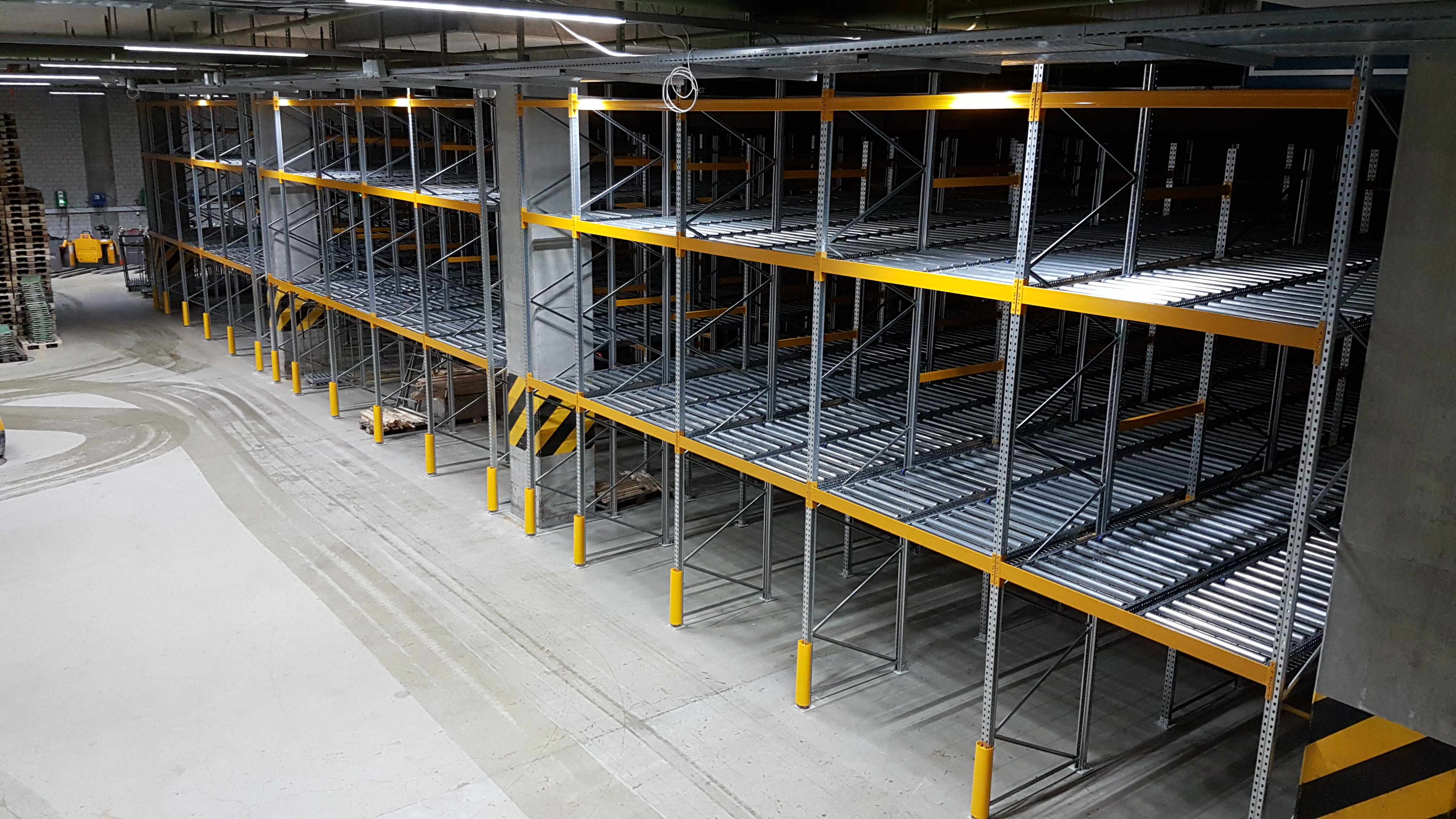 Dynamische Regalsysteme - Läderach Lagersysteme