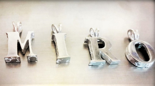 Letra con relieve | Libertad 333