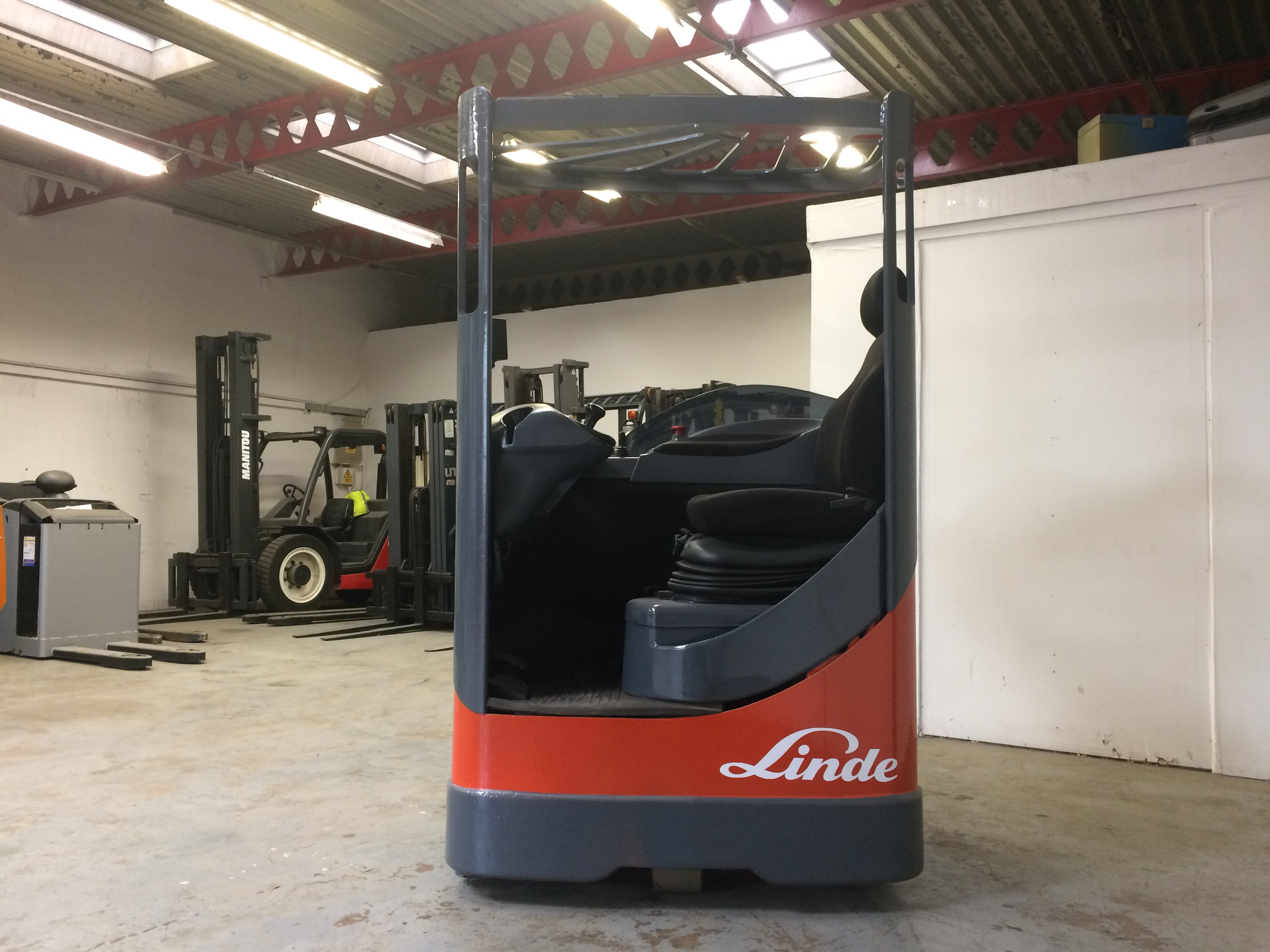 The Fork Truck Company UK Linde R20-03 Electric Reach Truck