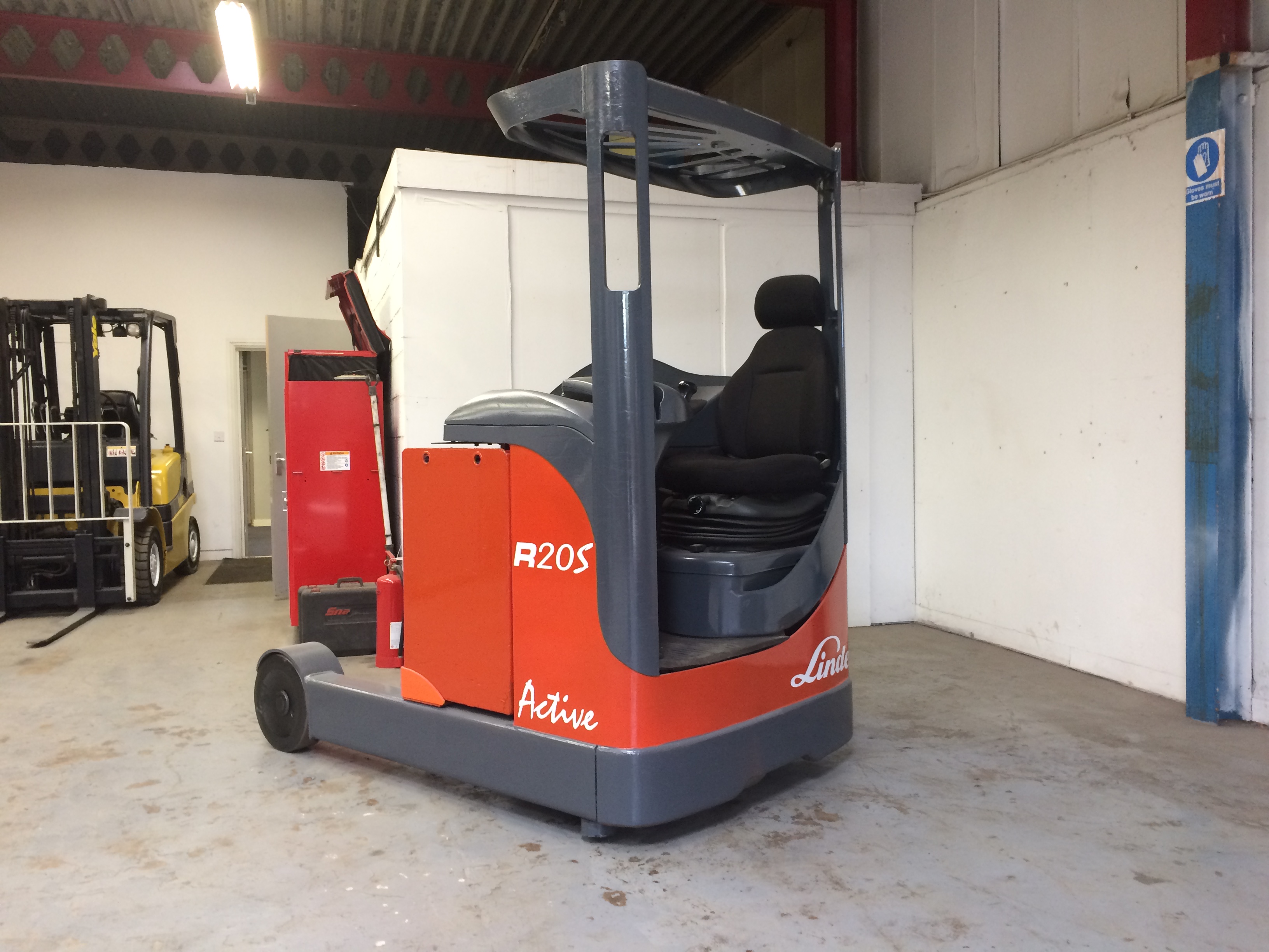 The Fork Truck Company UK Linde R20-03 Electric Reach Truck