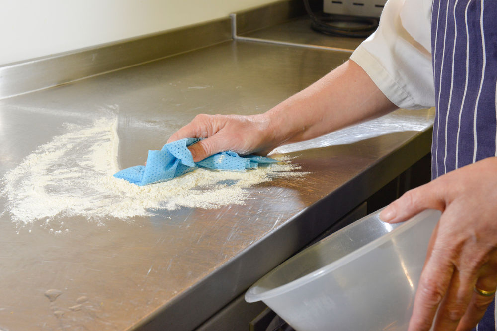 Good & Bad Practices in Food Hygiene