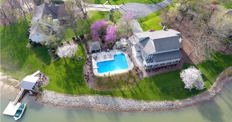 VACATION RENTALS | Badger Lake House