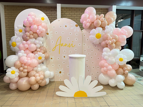 Aanvi Daisy Display- Rental | Haddad Events LLC