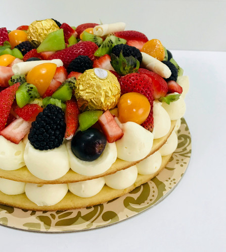 Tarta con crema diplomata y fruta fresca | Mimouna Pastelería