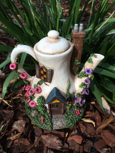 Solar powered teapot fairy house | the-magic-fairy-tree