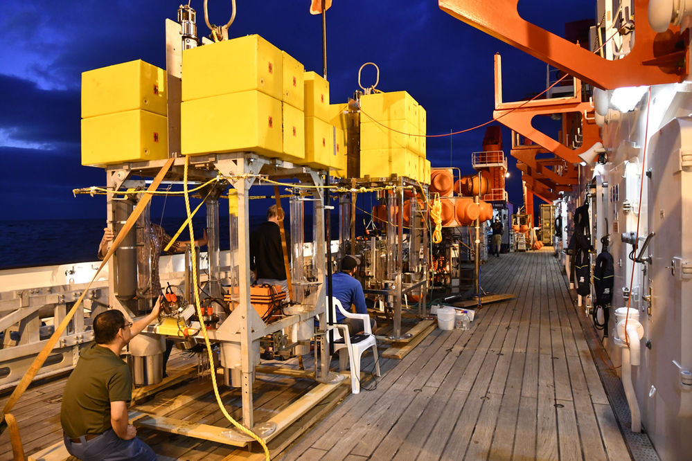 Syntactic foam buoys for ultra-deep water projects