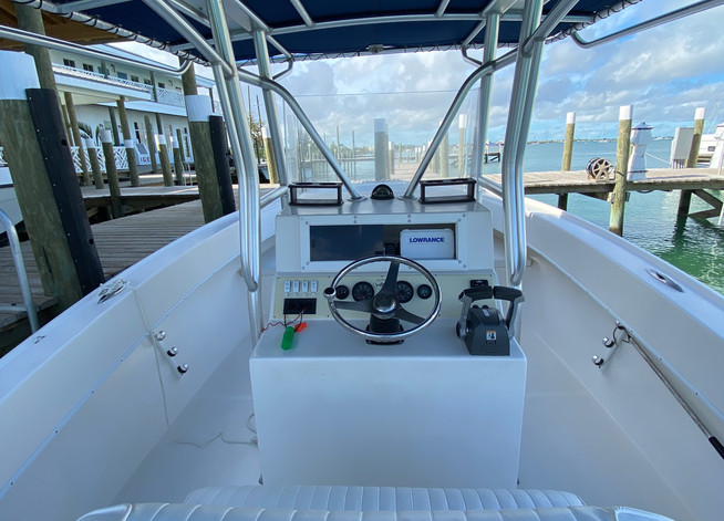 33' Dusky | Blue Wave Rentals