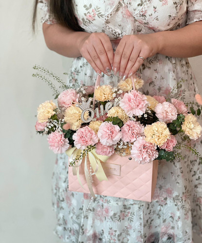 Queen Bloom Box | XOXO Floral Studio