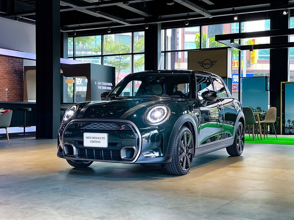 THE NEW MINI Resolute Edition.
