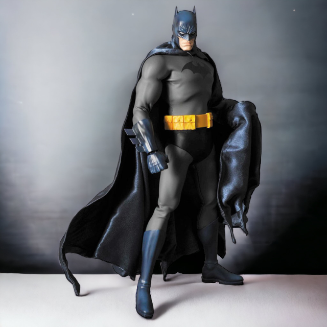 Batman MAFEX Action Figure Hush | Gotham Collectables