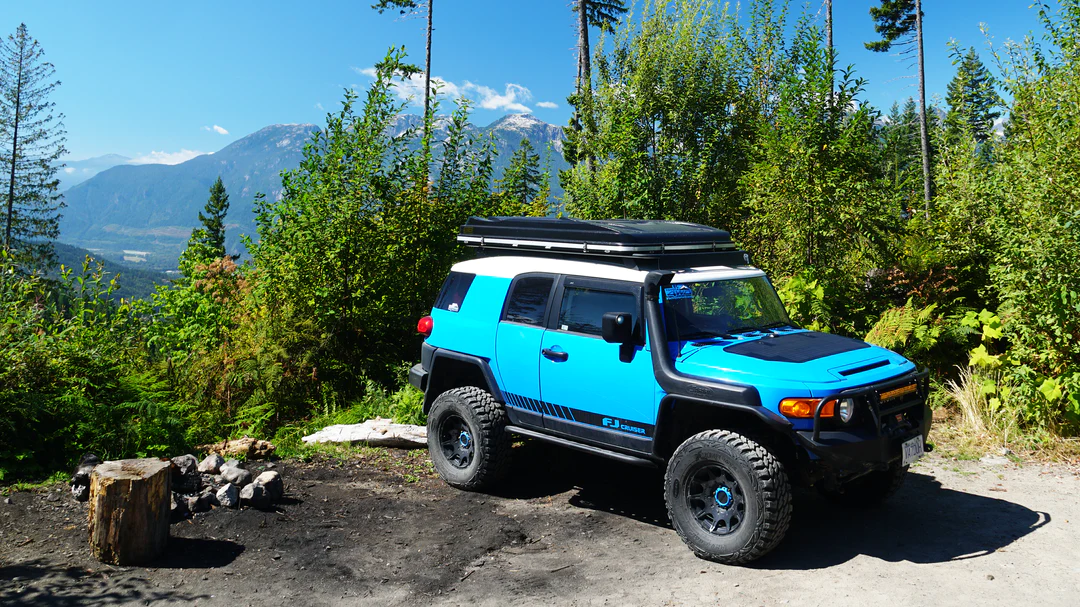 100 Watt Hood Solar for Toyota FJ Cruiser | Cascadia 4x4 VSS System ...