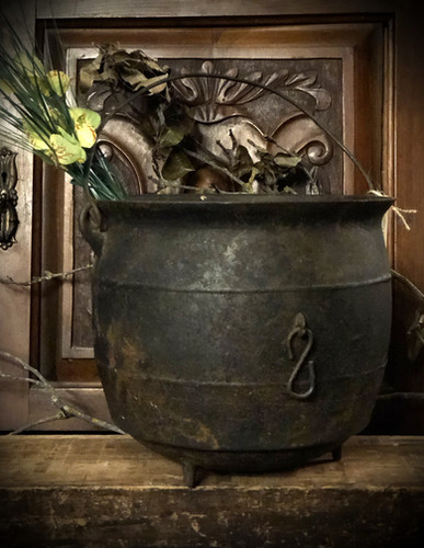 1800's 3-LEG POTBELLY CAULDRON | Altar Room