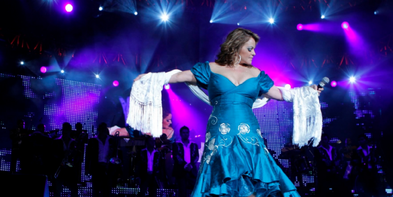 Jenni Rivera: Una diosa en el escenario