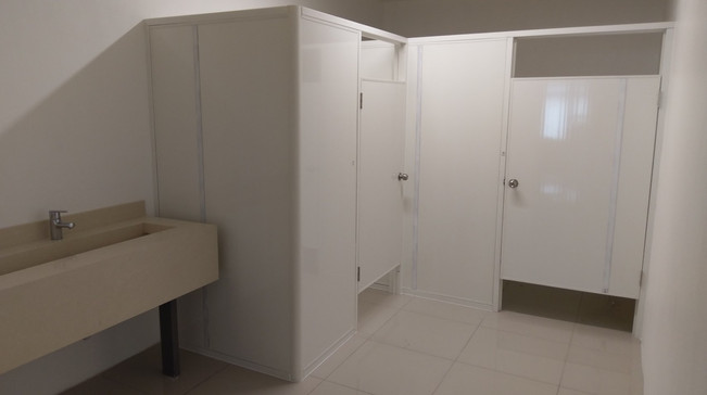 Particiones de baño PVC | maxi