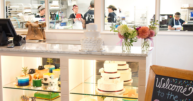 Cửa hàng cake decorating shop đầy màu sắc và sáng tạo