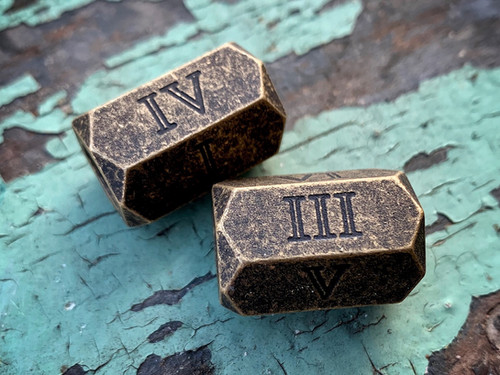 Aged brass dice (Set of 2) | Griffin Company