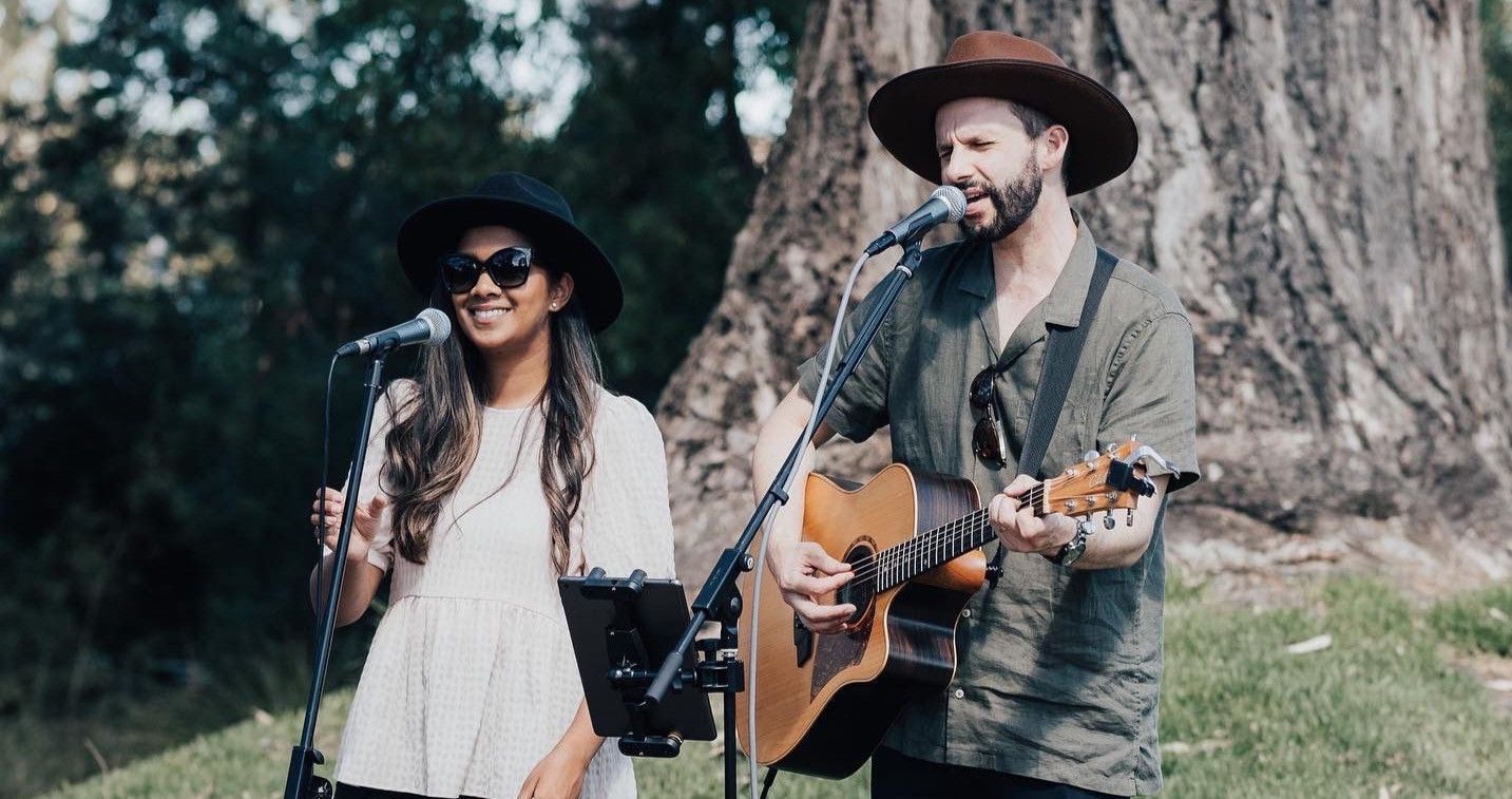 DJ & Wedding Singer Melbourne | Live acoustic soloist or duo