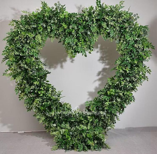 NEW Foliage Heart Arch | Happycakies