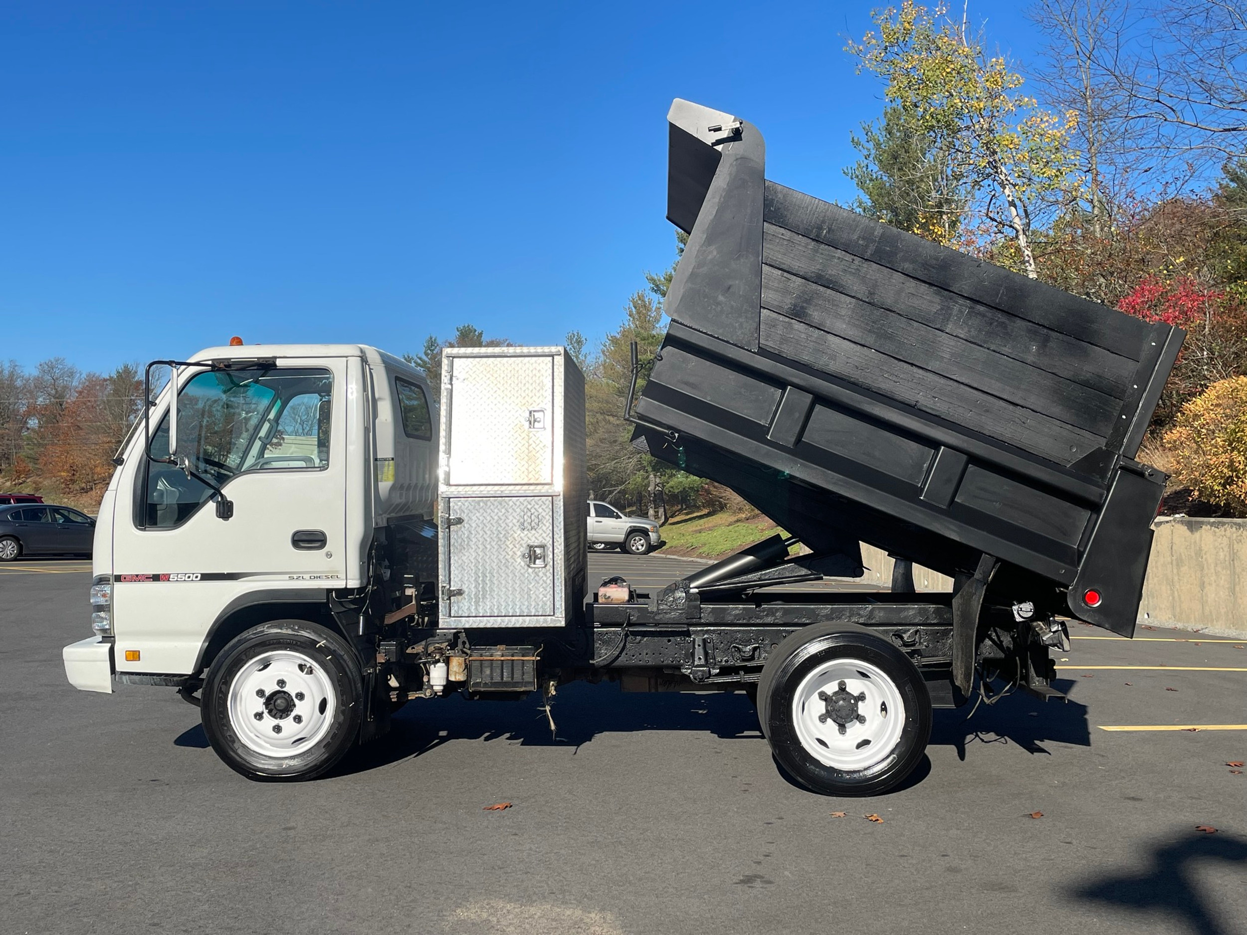 Commercial Trucks | Worldwide Preowned | Weymouth, Ma