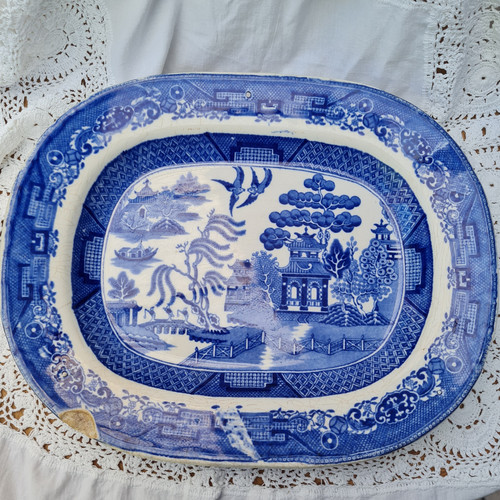 Antique unmarked willow pattern platter | Peony and Wren