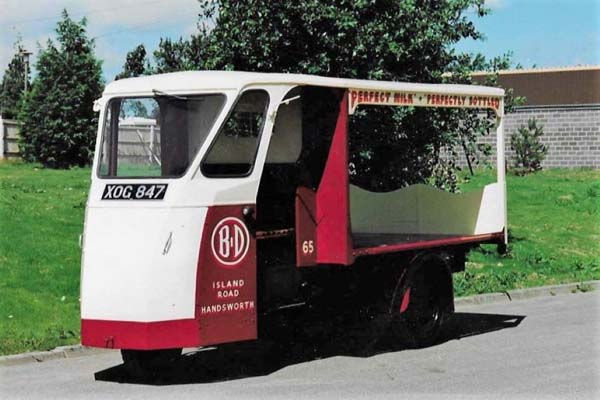 Handsworth Dairies Wales and Edwards Milk Float XOG 847