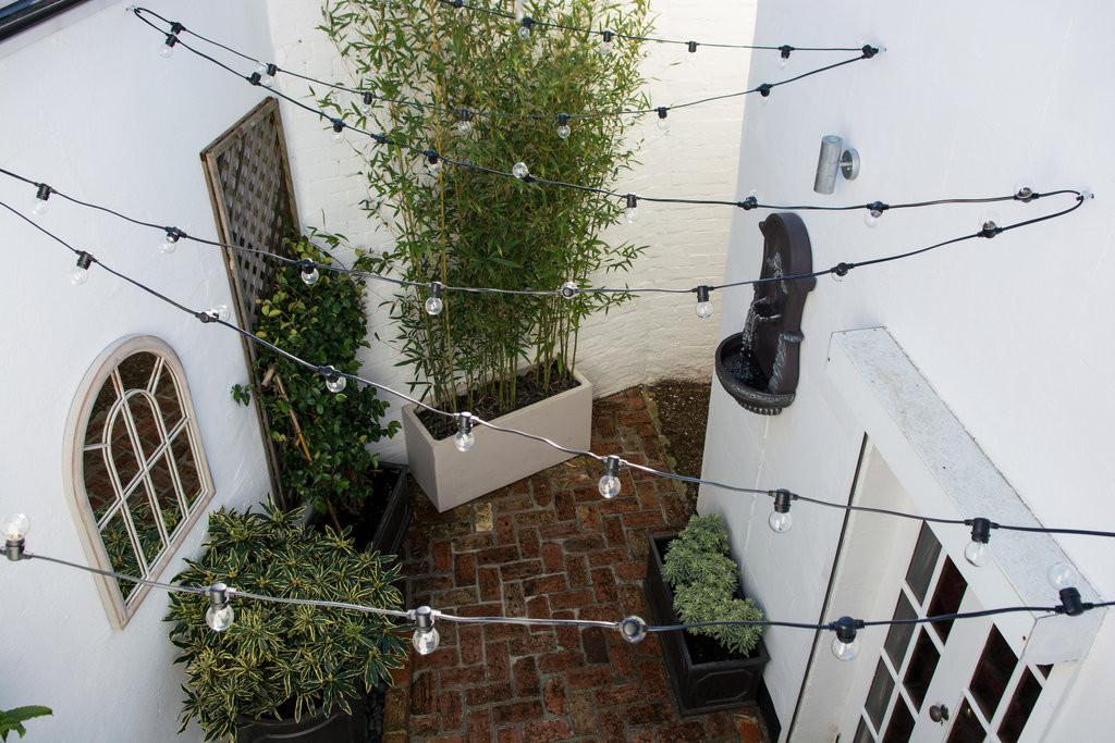 Courtyard Garden, Reigate | Laura's Gardens