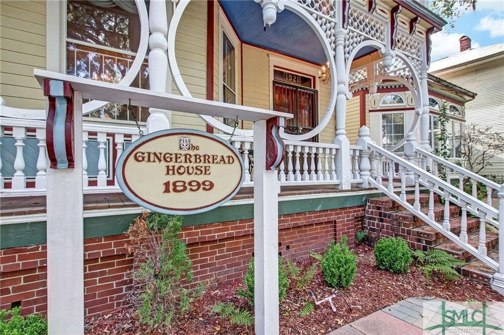 Savannah's Iconic Gingerbread House Built in 1899 Featuring Over 5,600 ...