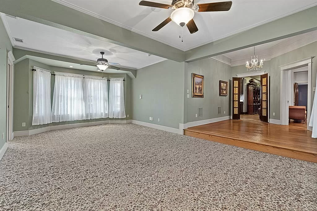 1883 Texas Cartwright Mansion With 9 Fireplaces & Restored Interior ...